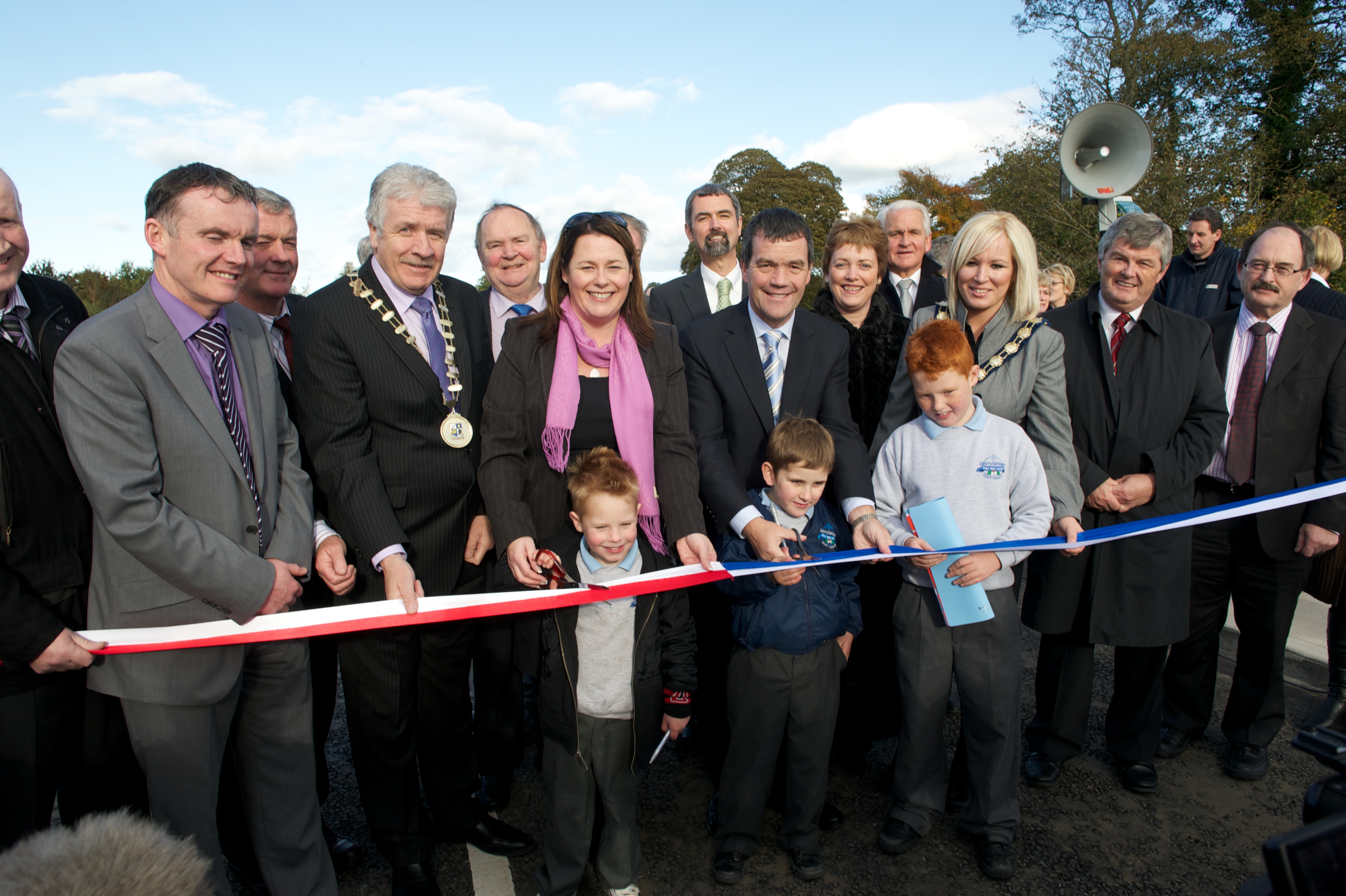 annaghroe-knockaginny-26cuttingthetape - Road and Transport